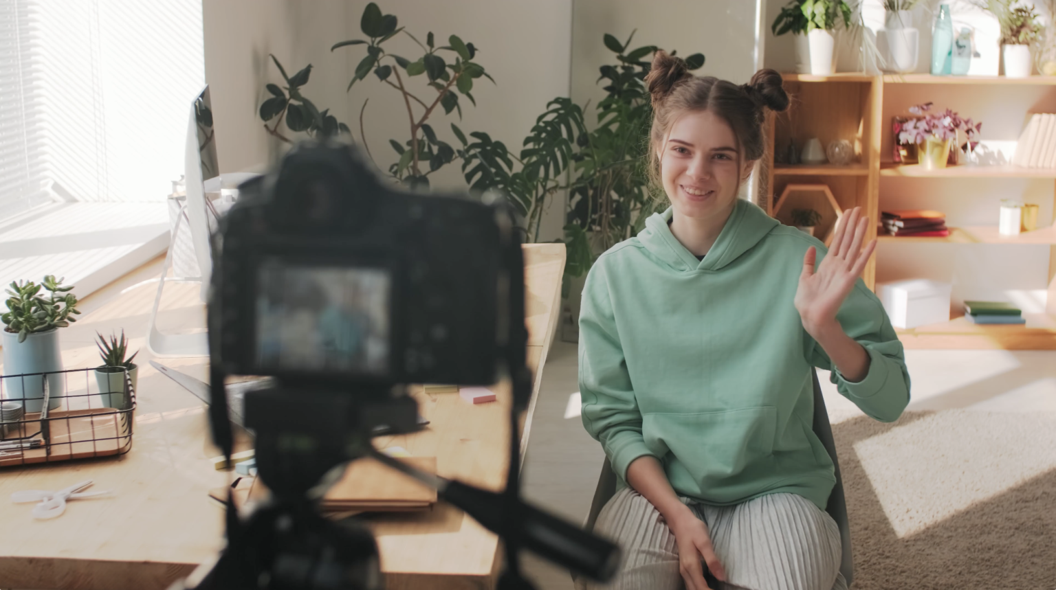 How to Create the Ultimate Vlogging Setup for Beginners | Loudly